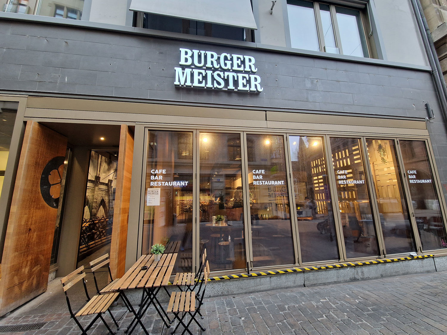 Burgermeister 🍔 | About | Kontakt